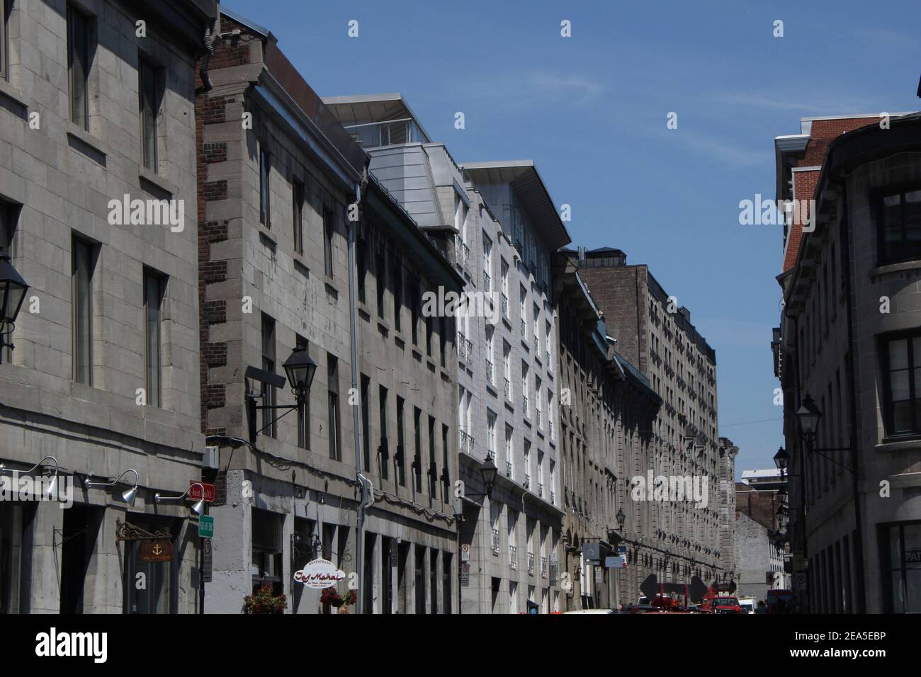 Four story apartment hi-res stock photography and images - Alamy