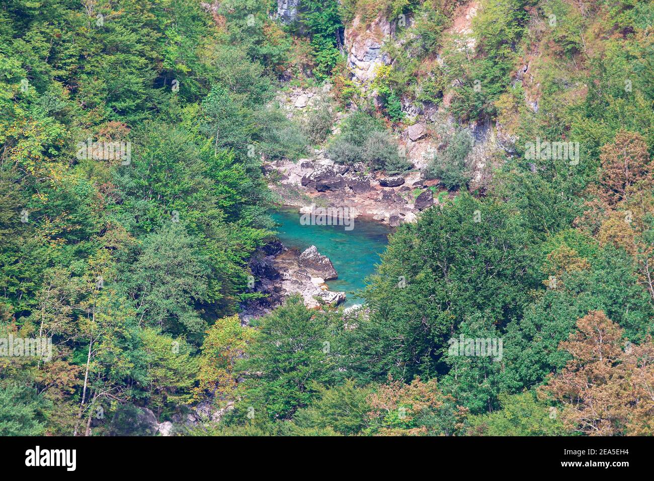 Fast flowing river between rocks hi-res stock photography and images ...