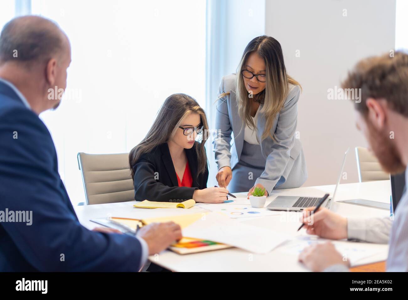Office employee having a meeting with their team Stock Photo - Alamy