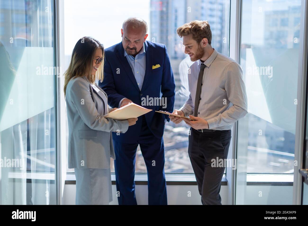 Office employee having a meeting with their team Stock Photo - Alamy