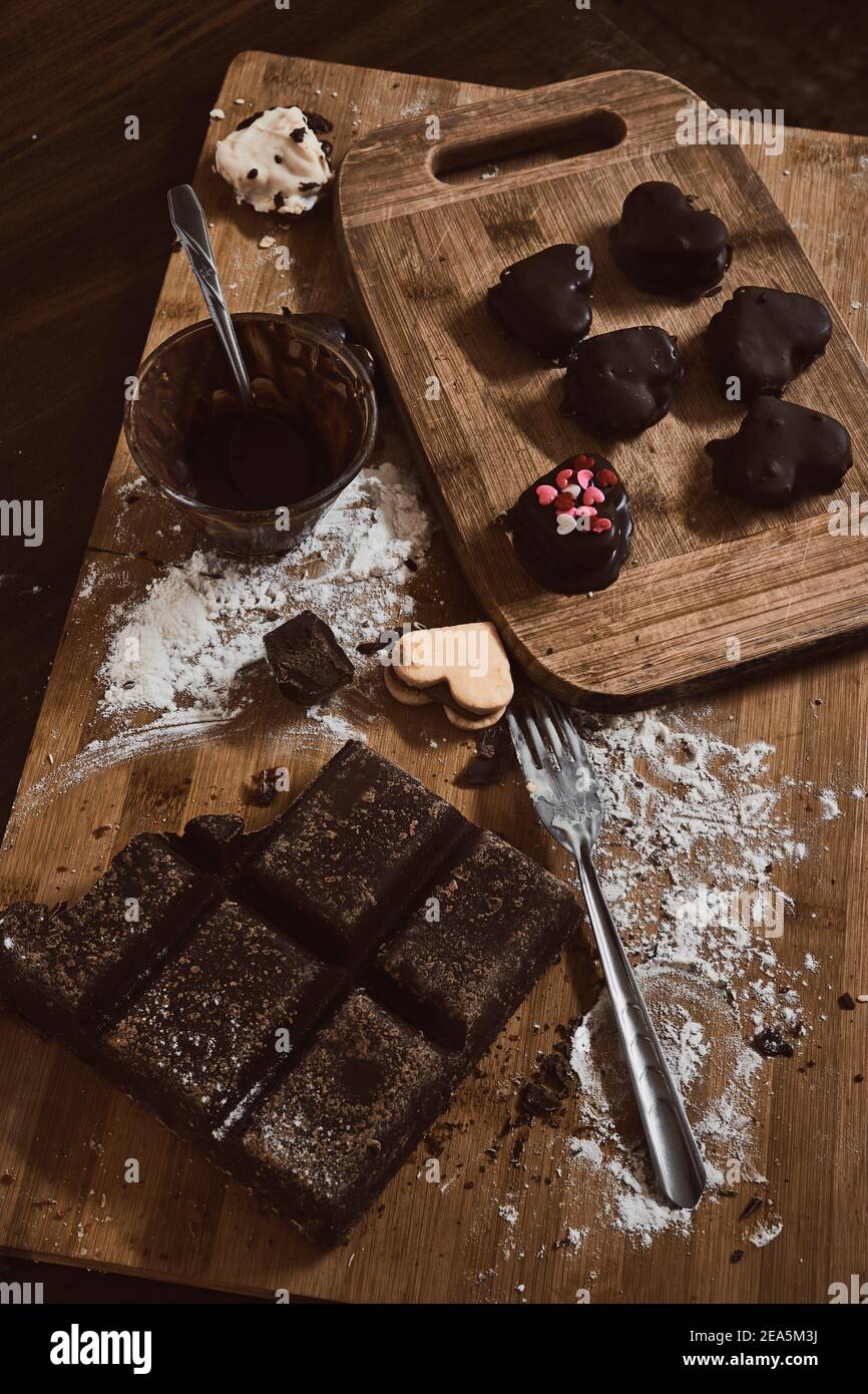 Messy chopping board hi-res stock photography and images - Alamy