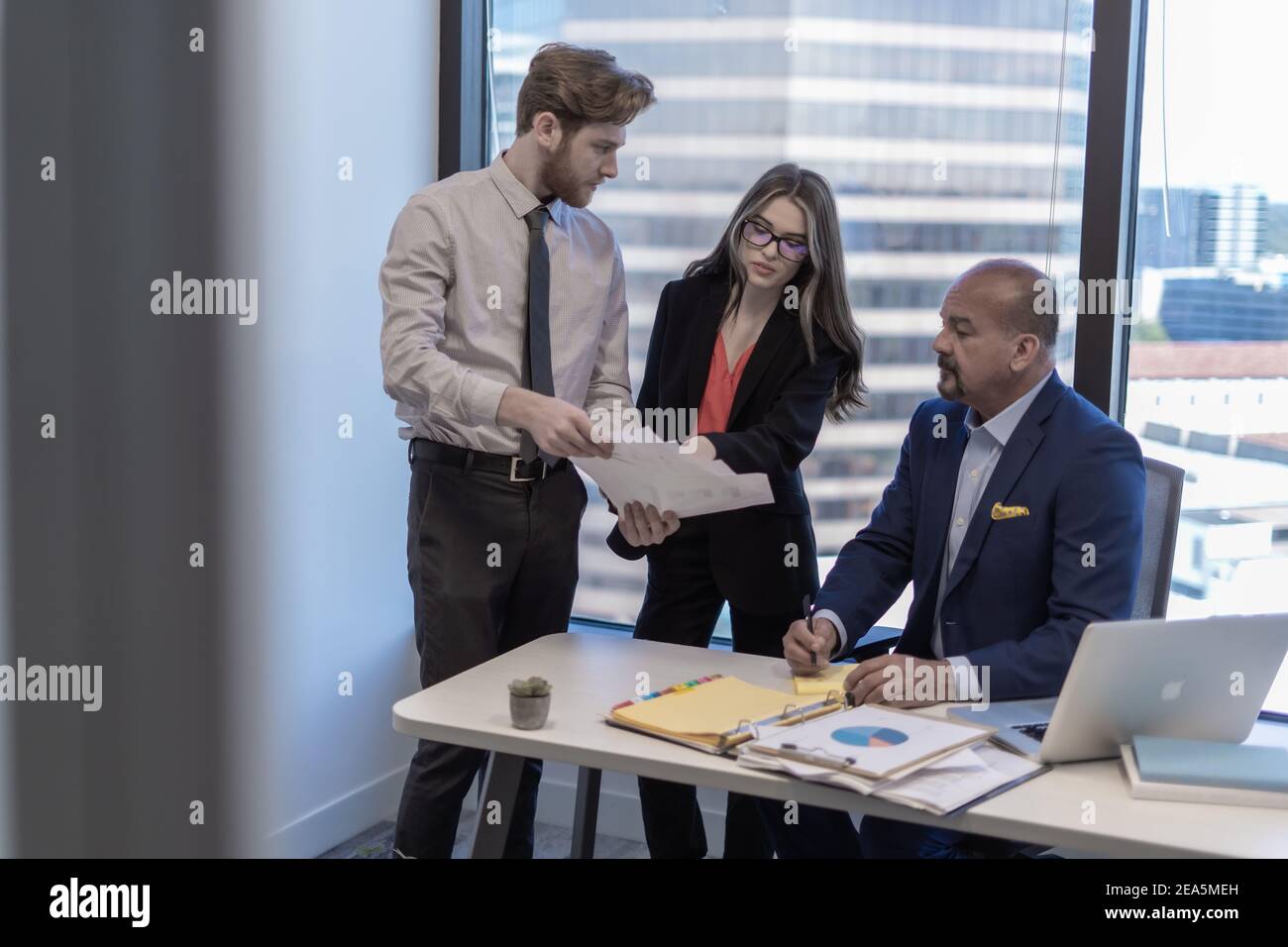 Office employee having a meeting with their team Stock Photo - Alamy