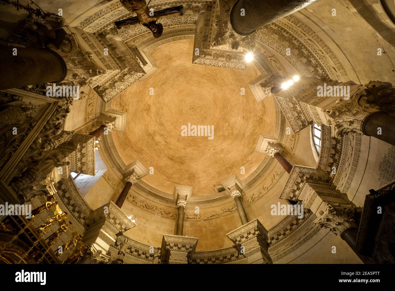 Emperor diocletian statue hi-res stock photography and images - Alamy