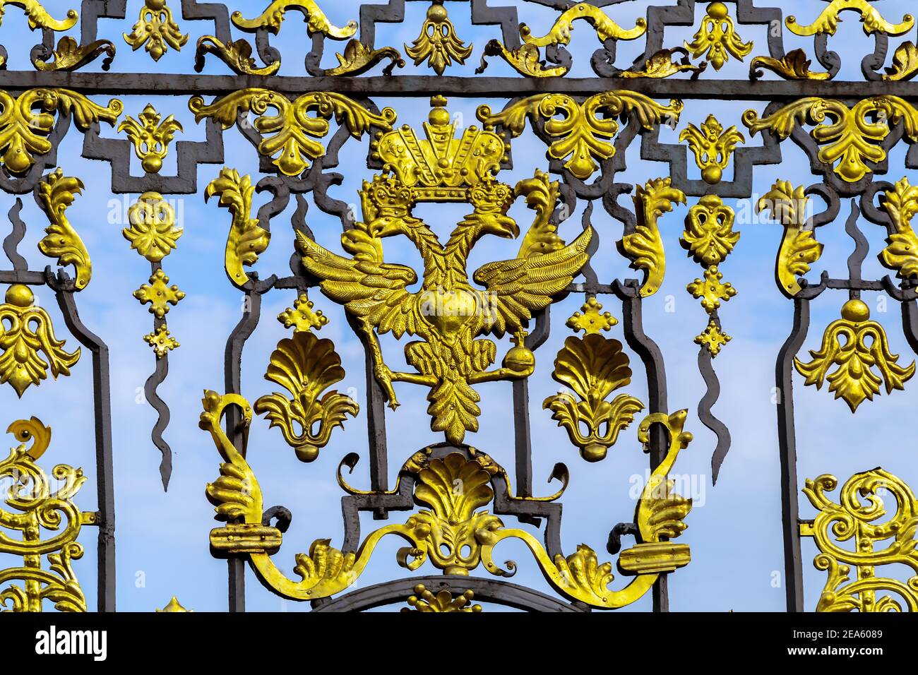 Double leaf gates hi-res stock photography and images - Alamy