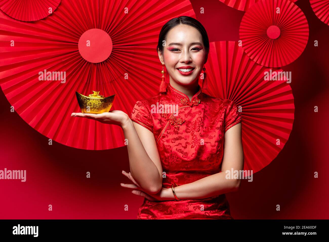 Rich asian girl hi-res stock photography and images - Alamy