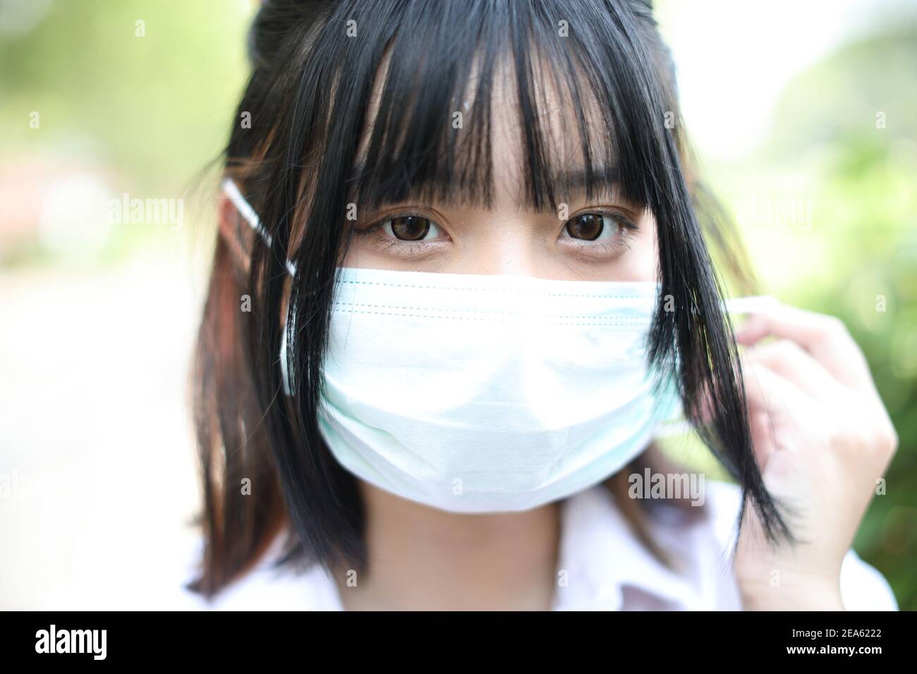 Dust mask girl hi-res stock photography and images - Alamy