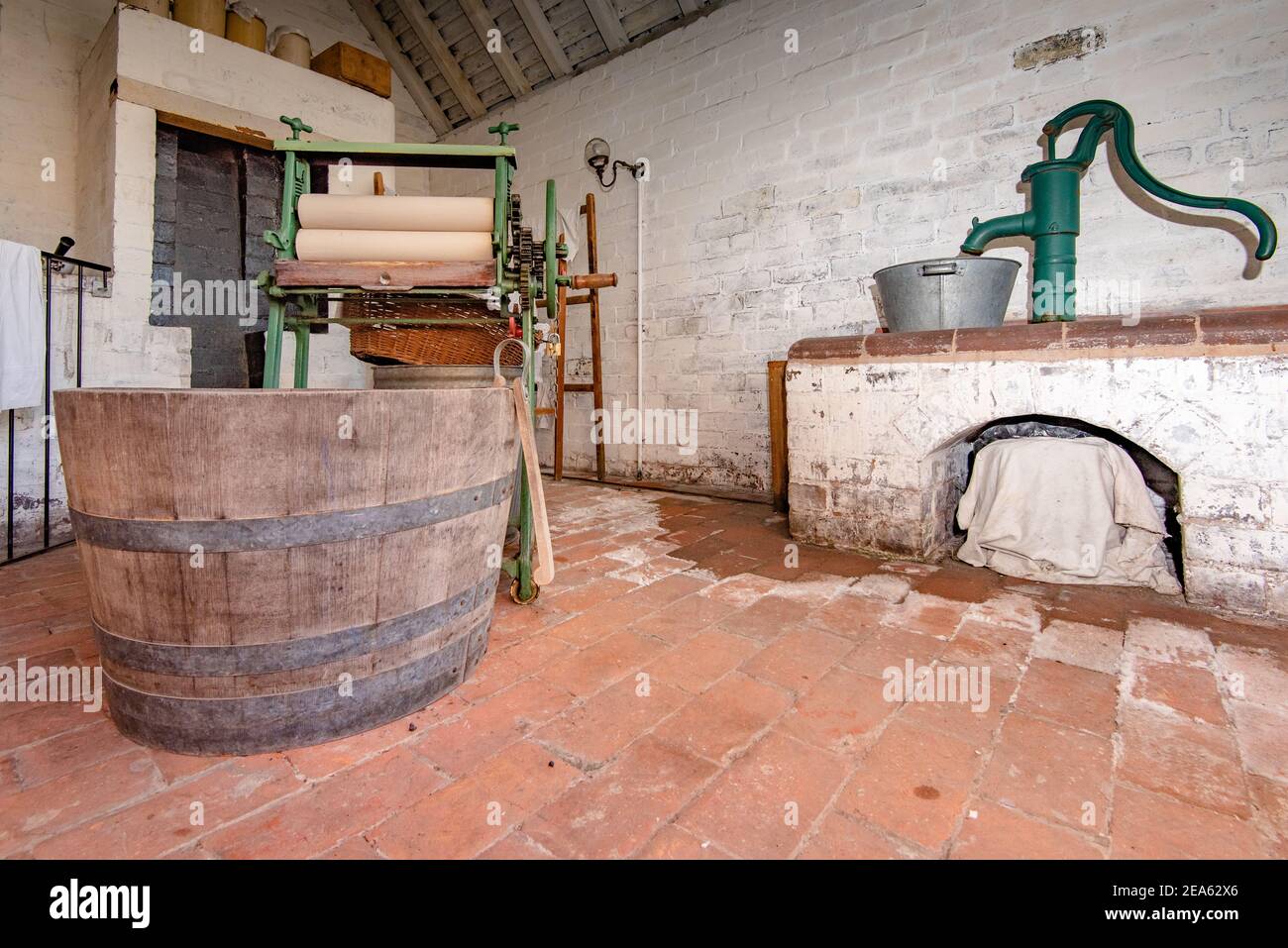 Washing mangle hi-res stock photography and images - Alamy