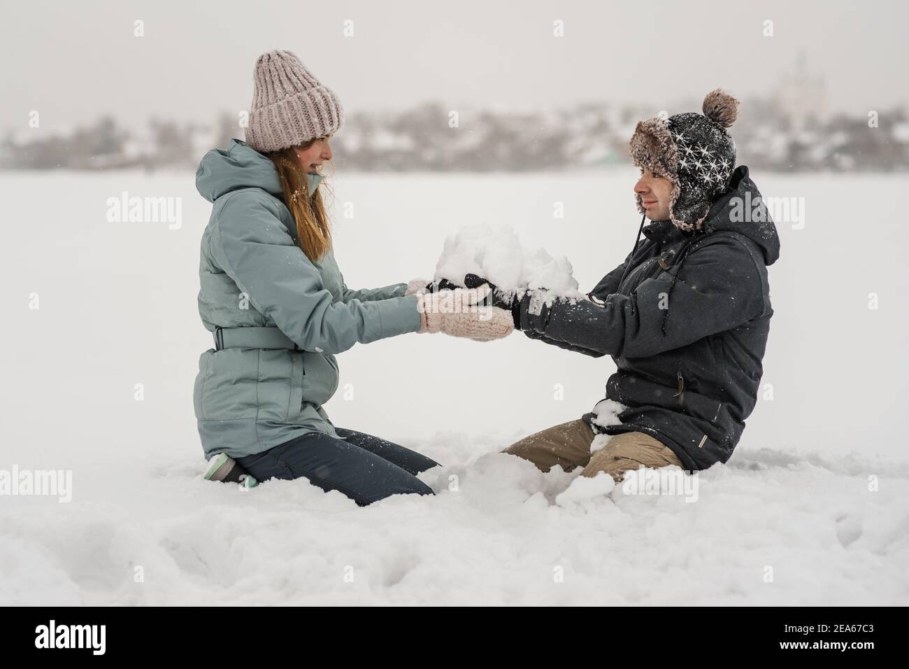 Snow fight couple hi-res stock photography and images - Alamy