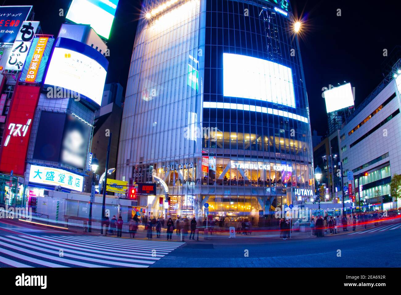 Shibuya crossing neon billboard hi-res stock photography and images - Alamy