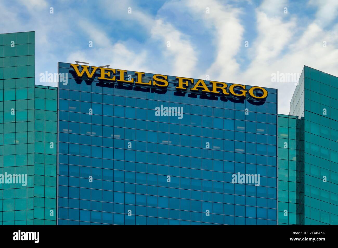 Wells fargo logo hi-res stock photography and images - Alamy
