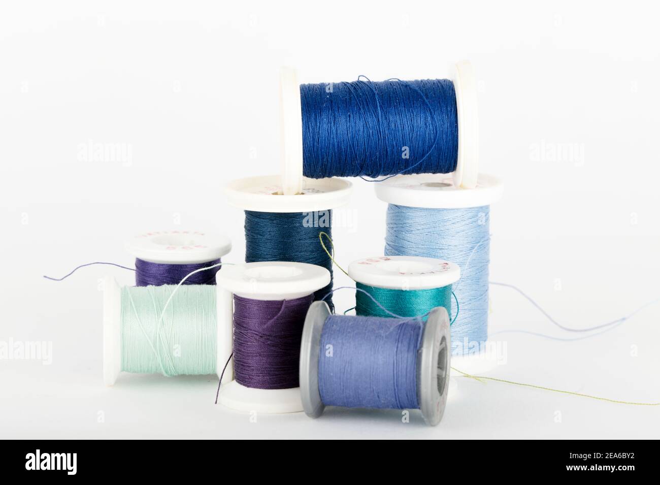 Pile of sewing thread spools hi-res stock photography and images - Alamy