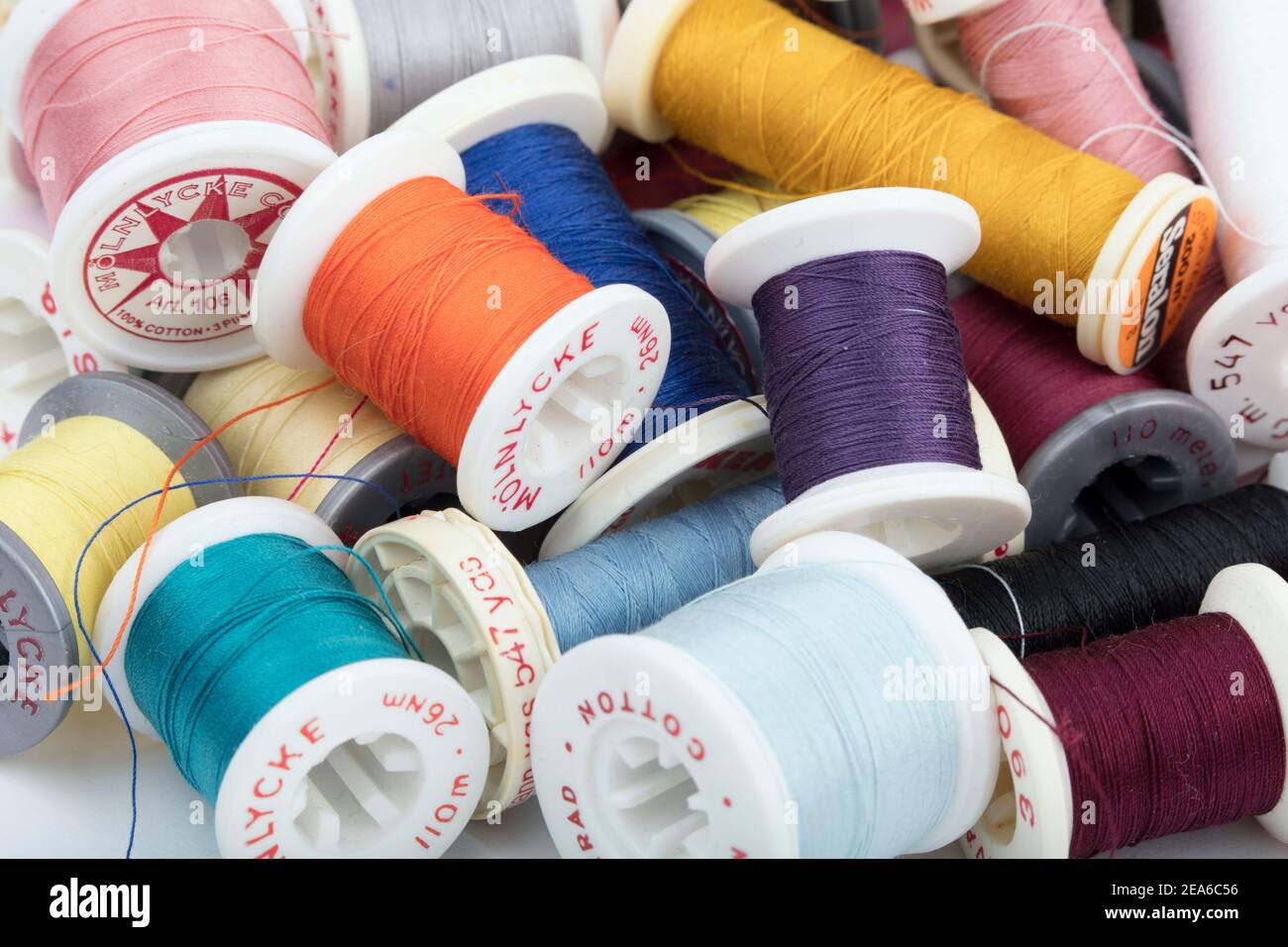 Pile of sewing thread spools hi-res stock photography and images - Alamy