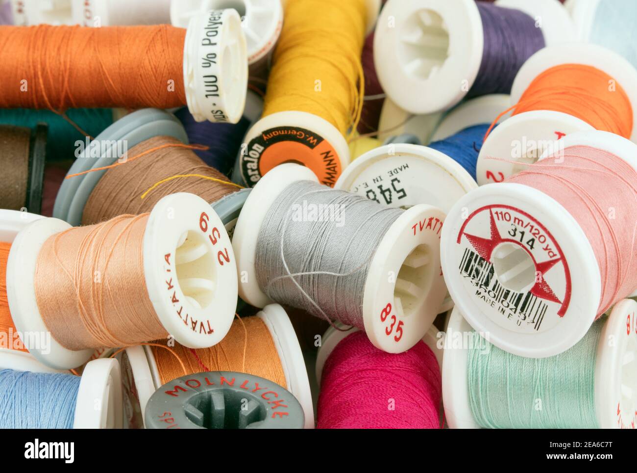 Pile of sewing thread spools hi-res stock photography and images - Alamy