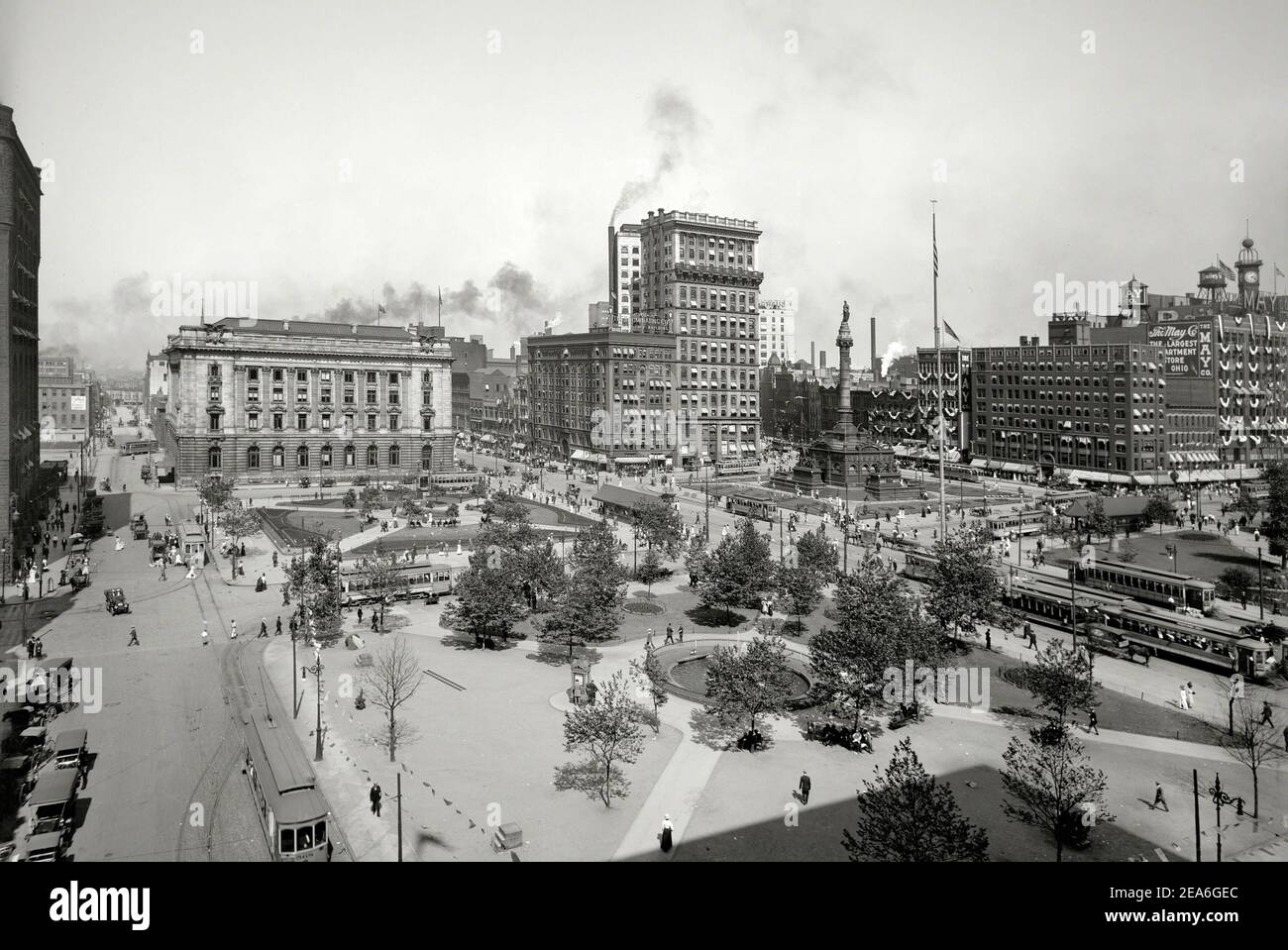 Retro postcard of Cleveland. Public Square - Cuyahoga County Soldiers and Sailors' Monument ...