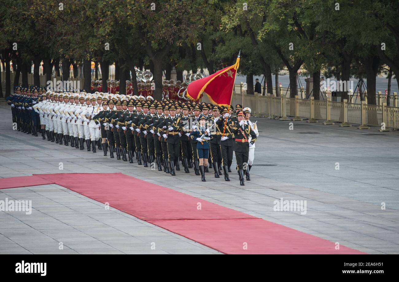 Beijing military soldiers in formation hi-res stock photography and ...