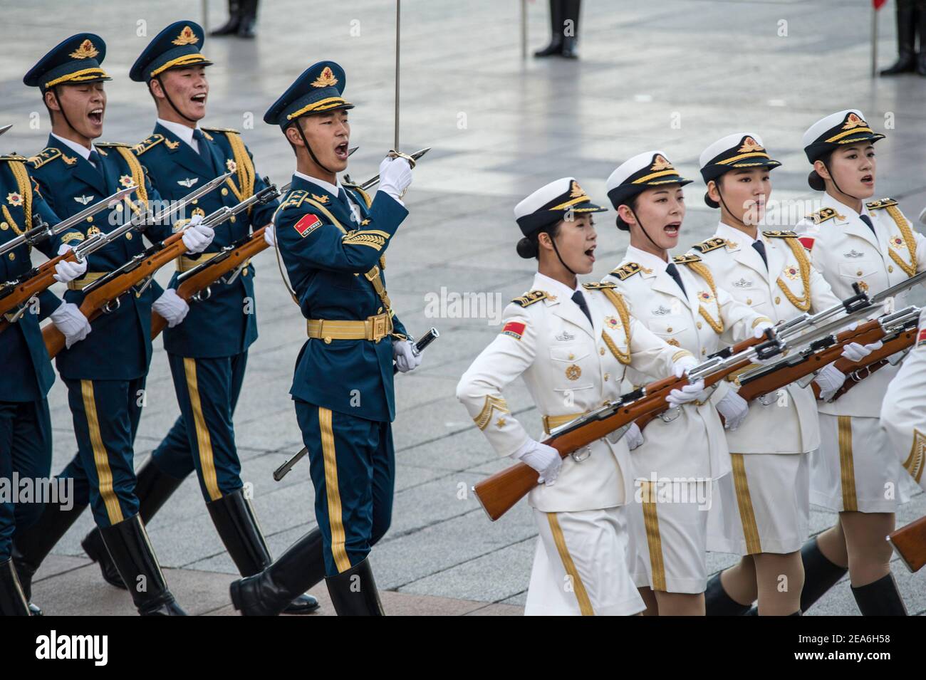 Chinese male and female soldiers of the presidential honour guard ...