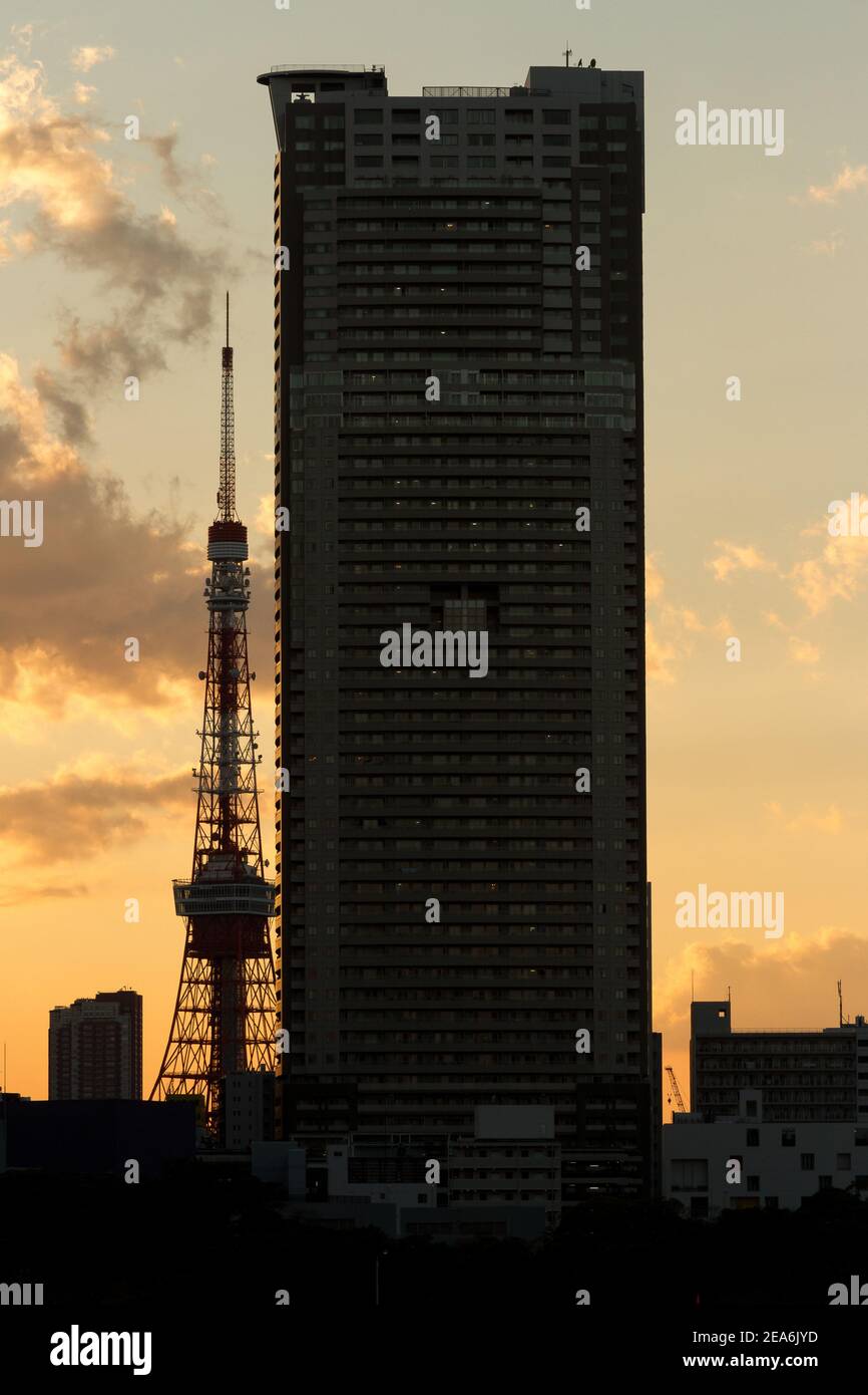 Tokyo Tower behind a high-rise apartment building in Tokyo, Japan Stock ...