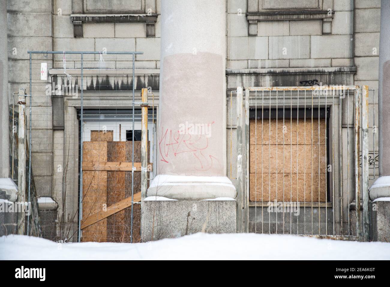Old building in the snow Stock Photo - Alamy