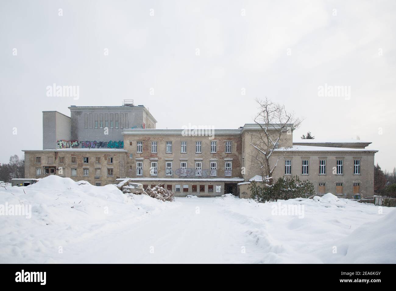 Old building in the snow Stock Photo - Alamy