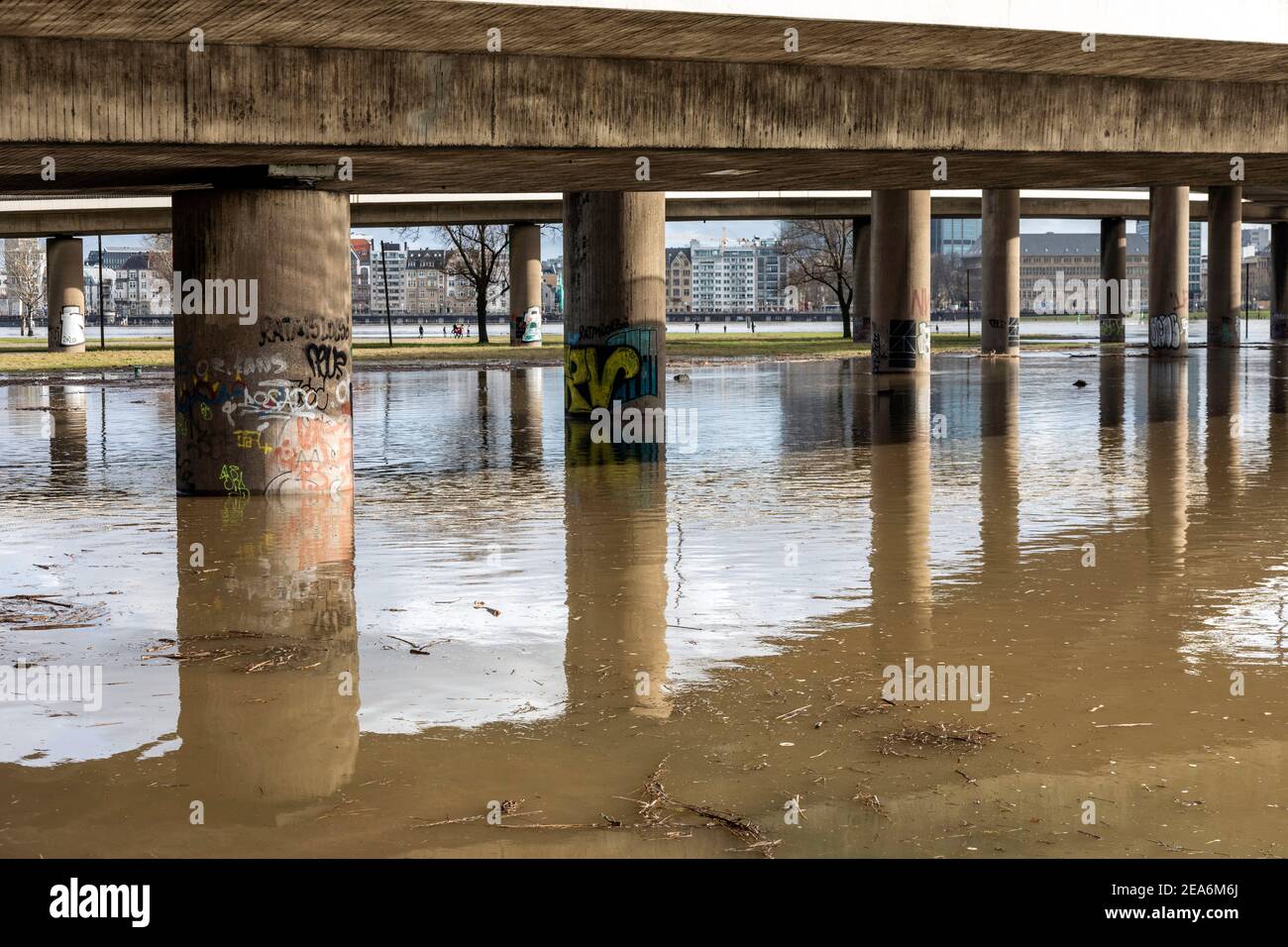 High water bridge hi-res stock photography and images - Alamy