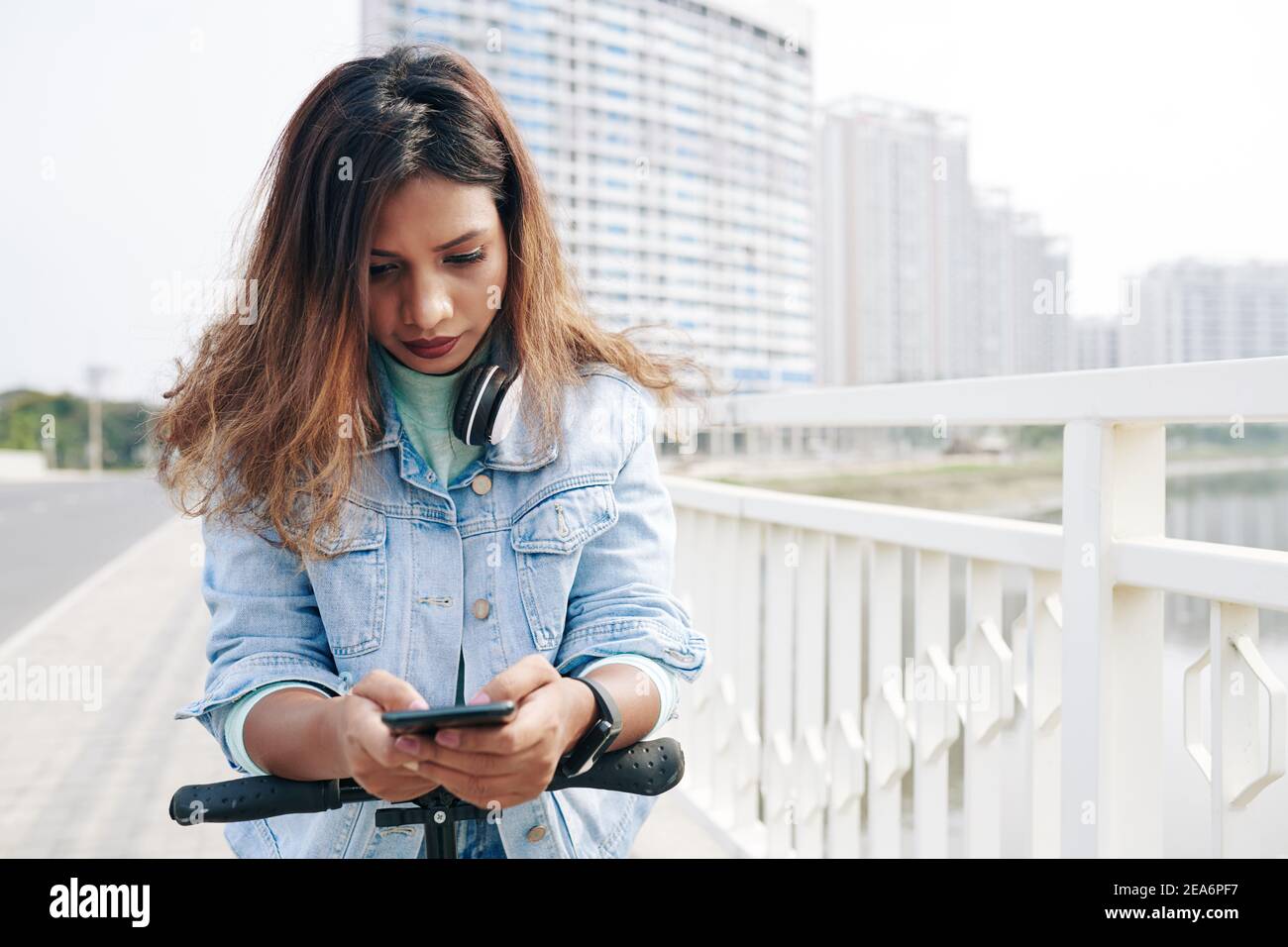 Woman answering text messages Stock Photo - Alamy