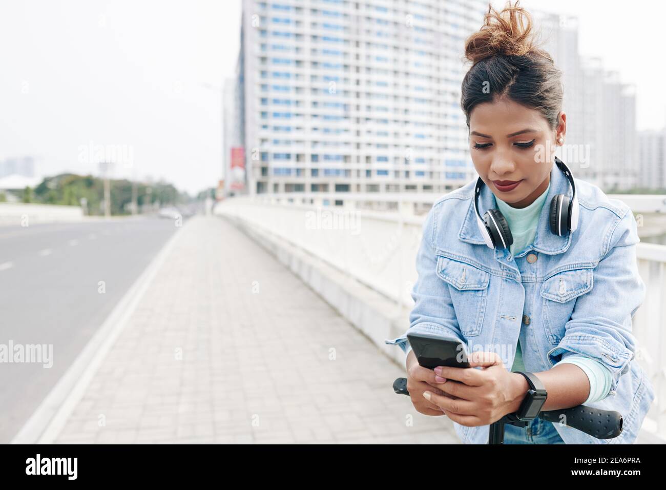 Woman answering text messages Stock Photo - Alamy