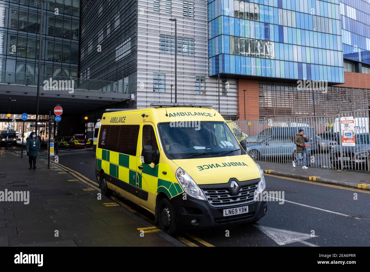 Nhs ambulance hospital queue hi-res stock photography and images - Alamy