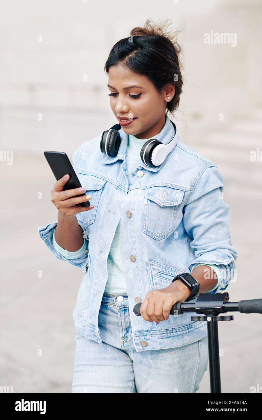 Woman reading text message Stock Photo - Alamy