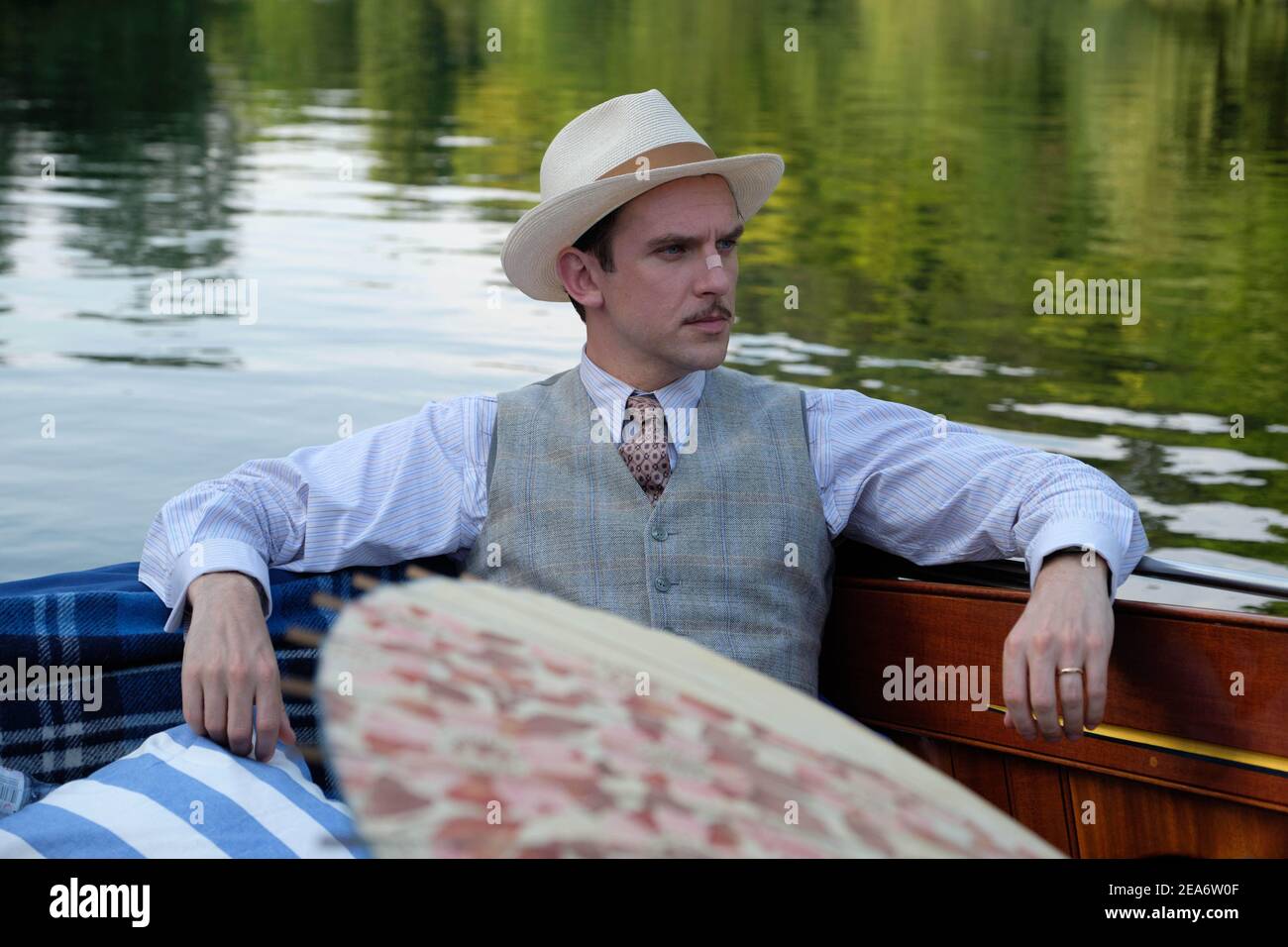DAN STEVENS in BLITHE SPIRIT (2020), directed by EDWARD HALL. Credit ...
