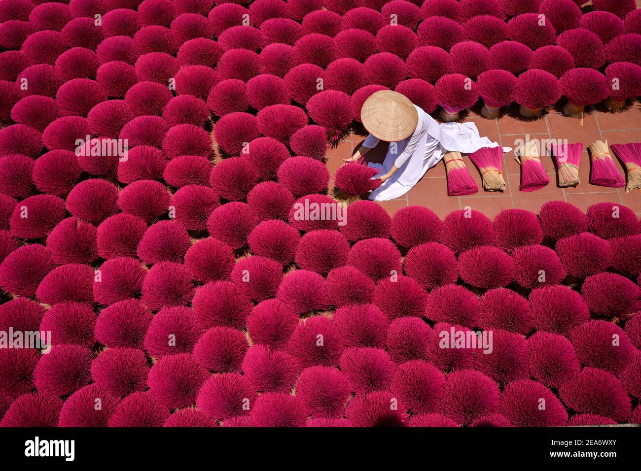 Full gathering hi-res stock photography and images - Alamy