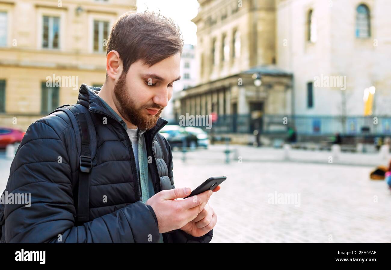 Man using cell telephone hi-res stock photography and images - Alamy