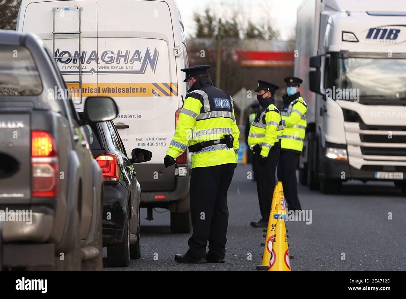 Vehicles irish border hi-res stock photography and images - Alamy