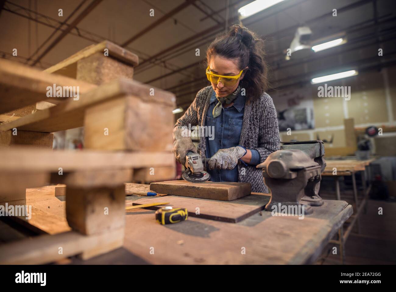 Female electric sander hi-res stock photography and images - Alamy