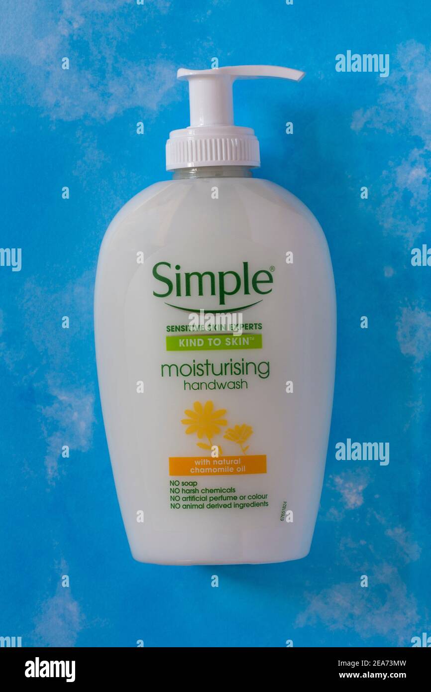 Simple kind to skin moisturising hand wash with natural camomile oil ...