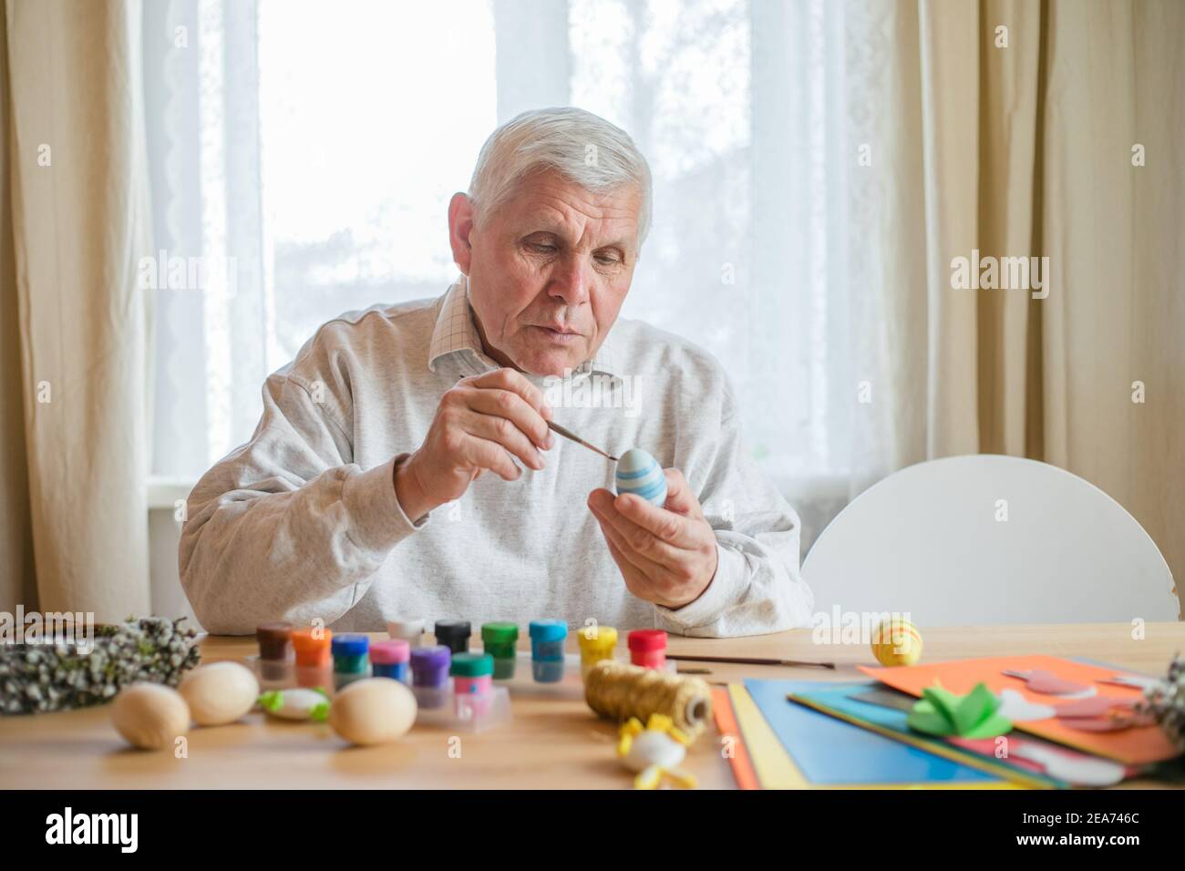 Mature man easter egg hi-res stock photography and images - Alamy