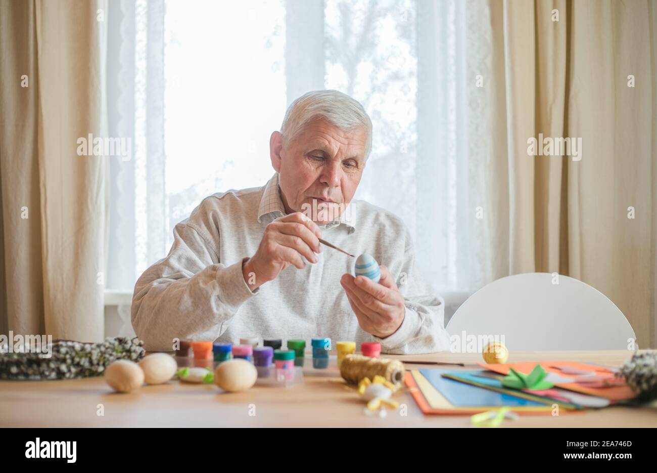 Mature man easter egg hi-res stock photography and images - Alamy
