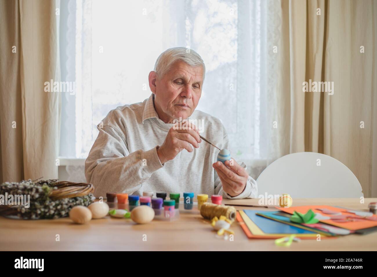 Mature man easter egg hi-res stock photography and images - Alamy