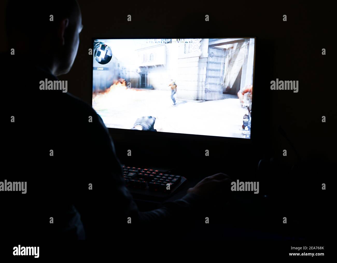 Video game silhouette hi-res stock photography and images - Alamy