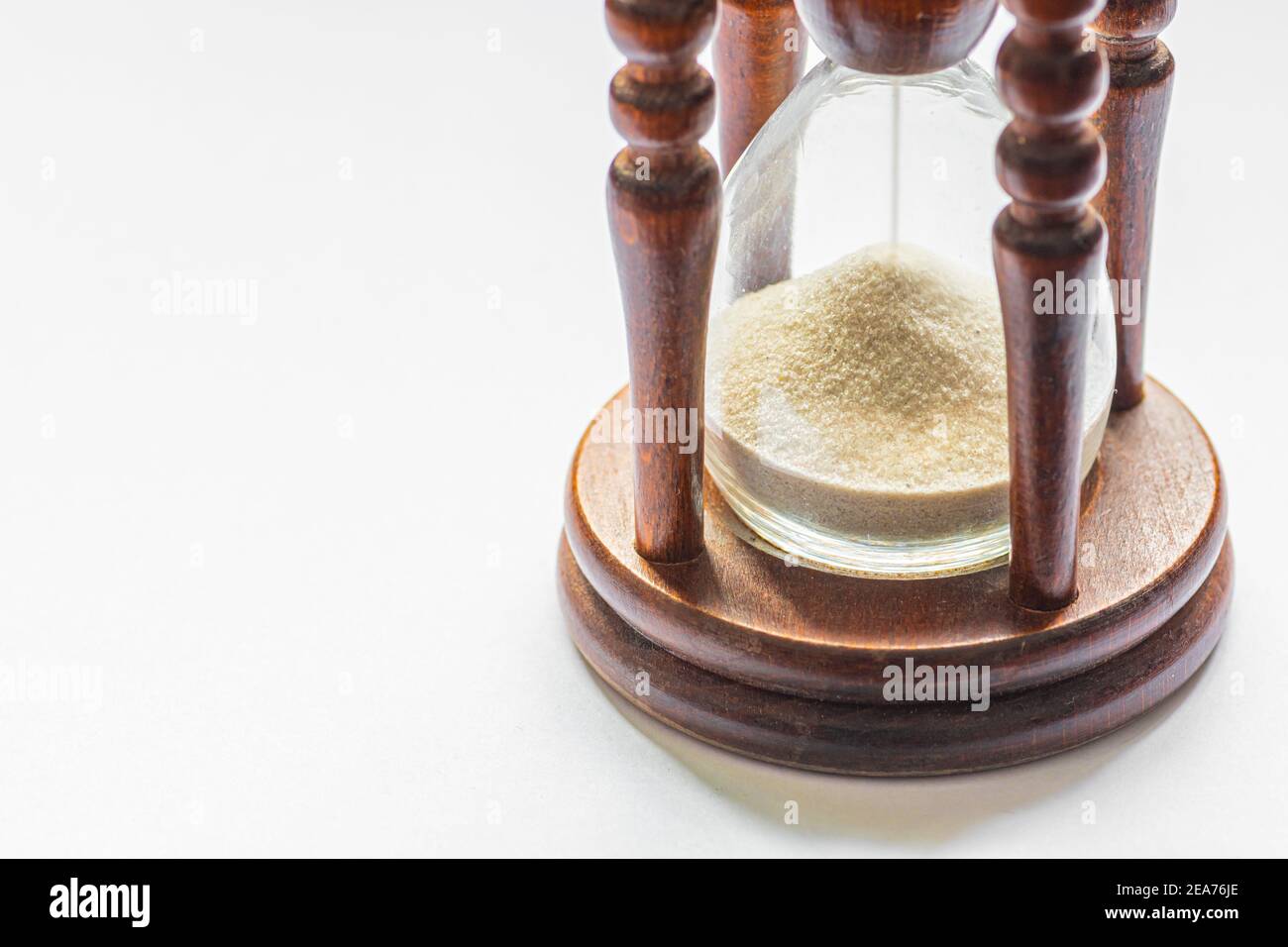 Sand glass counts time hi-res stock photography and images - Alamy