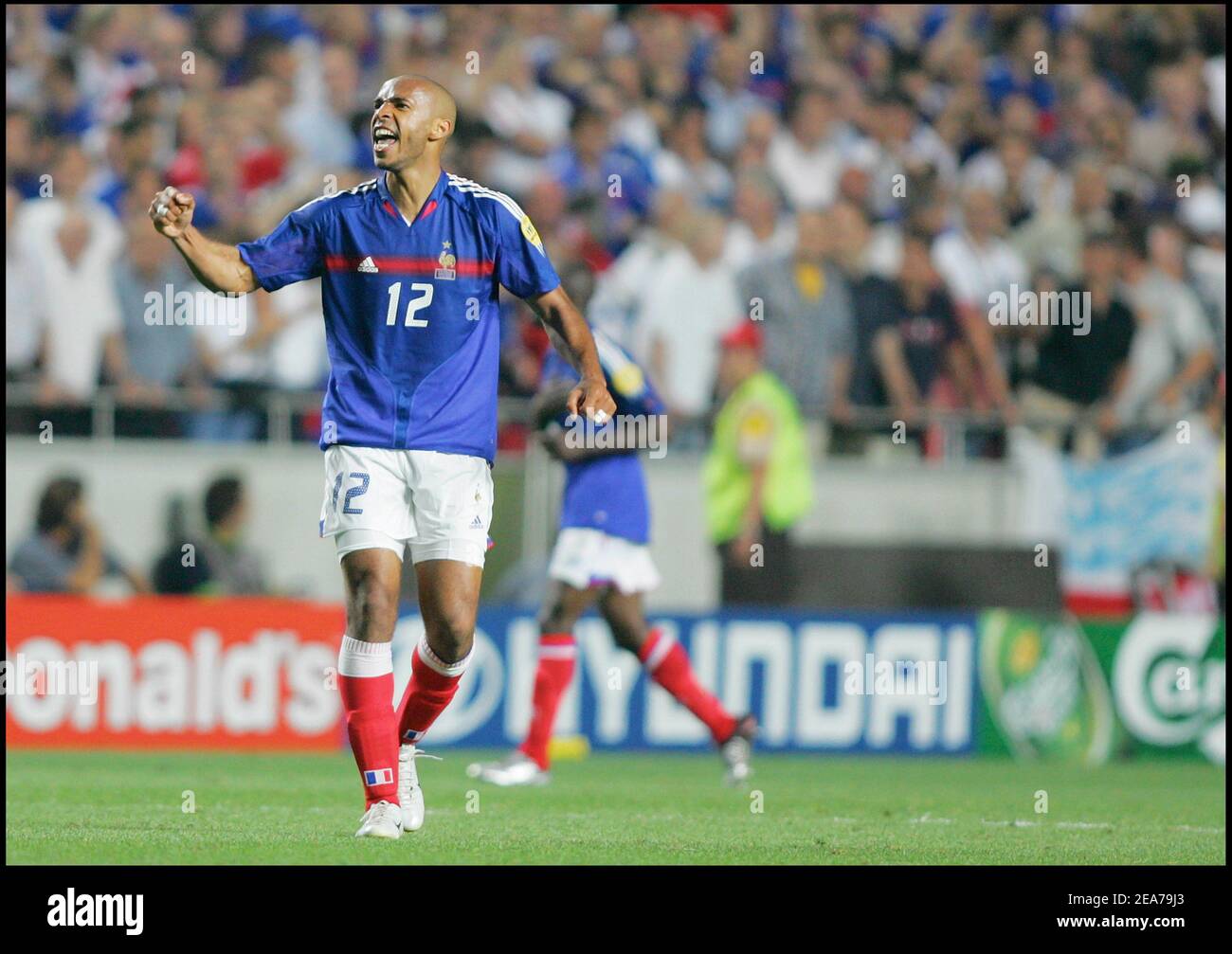 Thierry henry 2004 euro hi-res stock photography and images - Alamy
