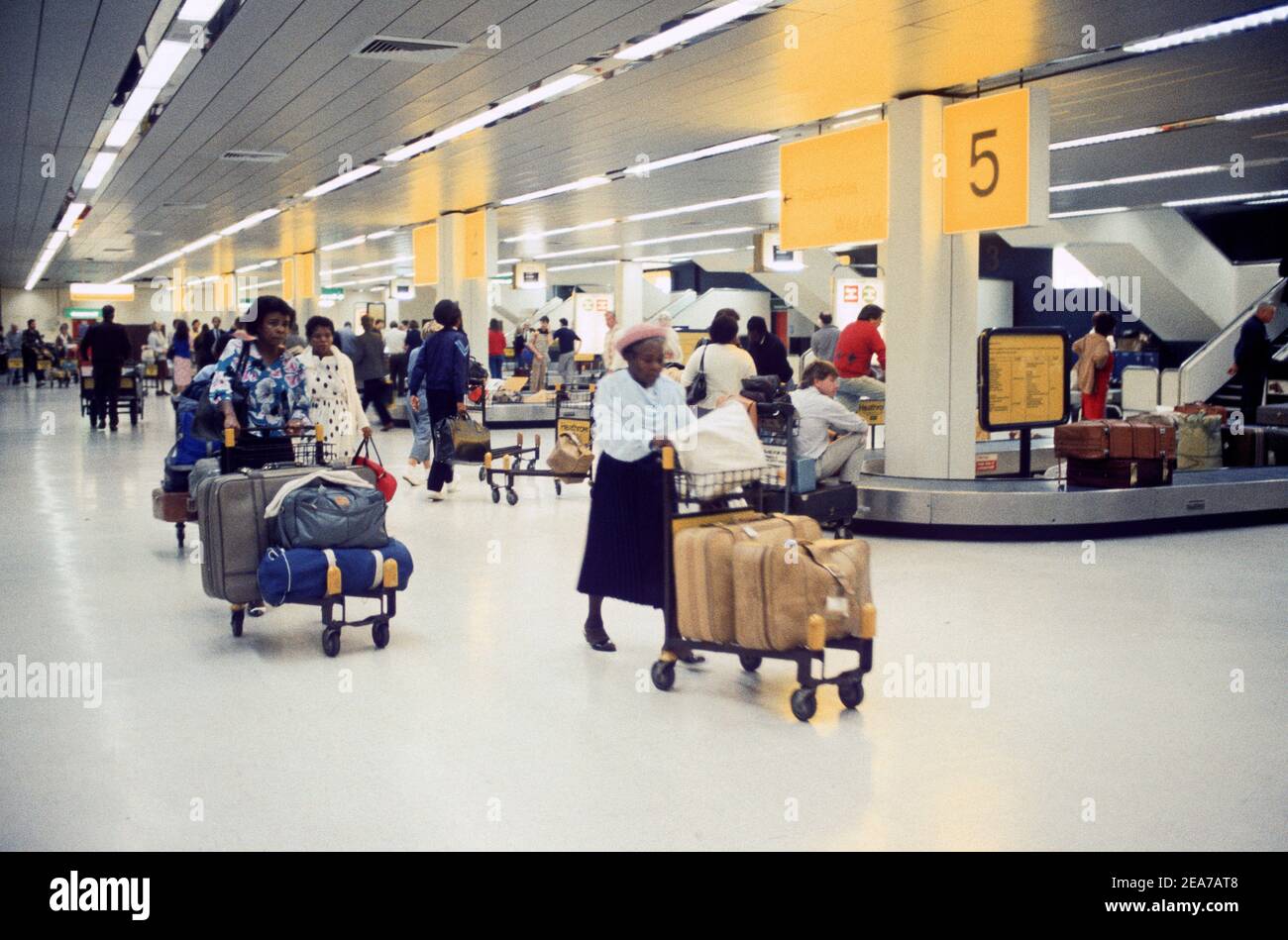 Baggage Hall, Heathrow Airport, 1980s Stock Photo - Alamy