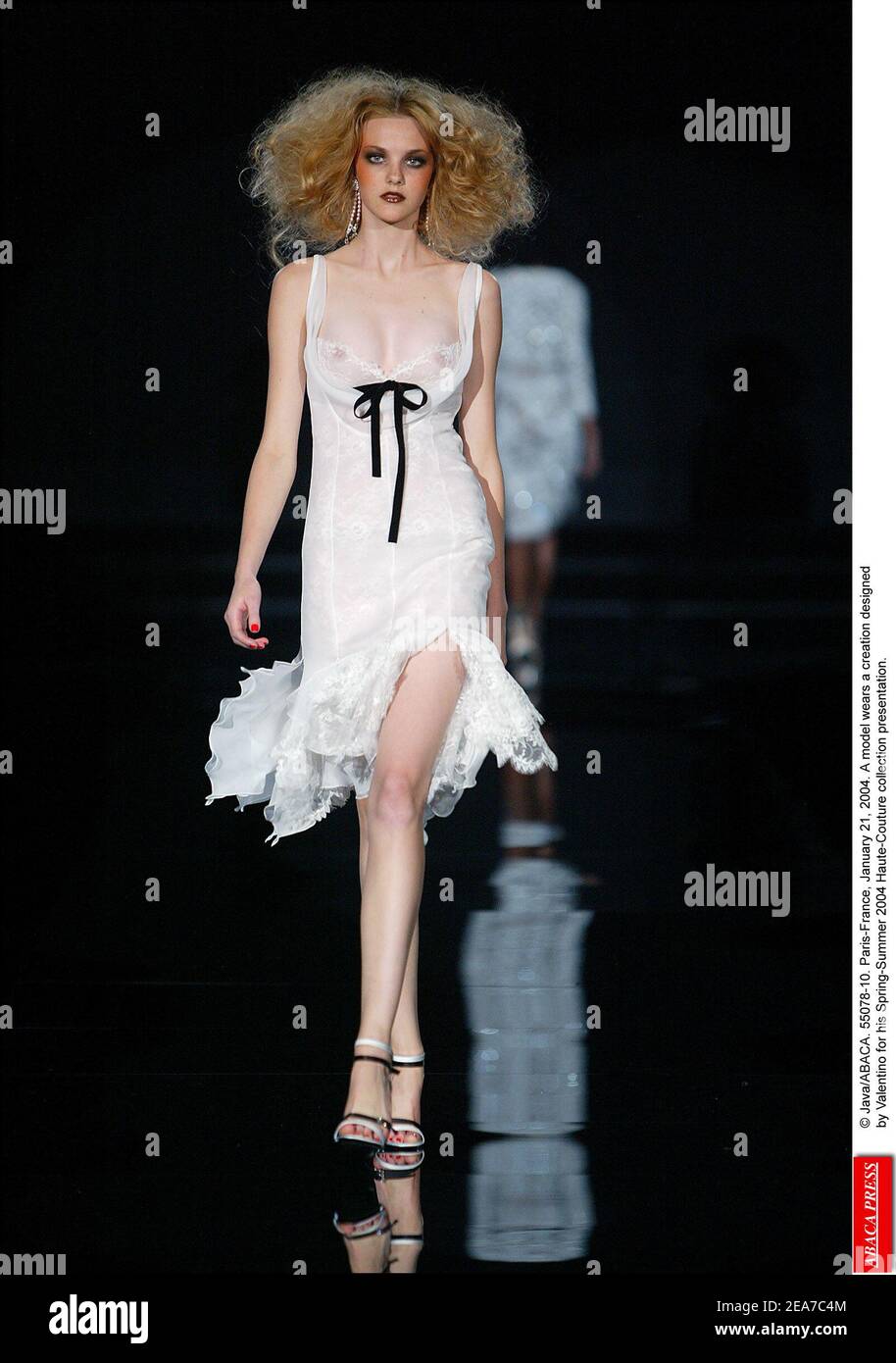 Valentino haute couture 2004 hi-res stock photography and images - Alamy