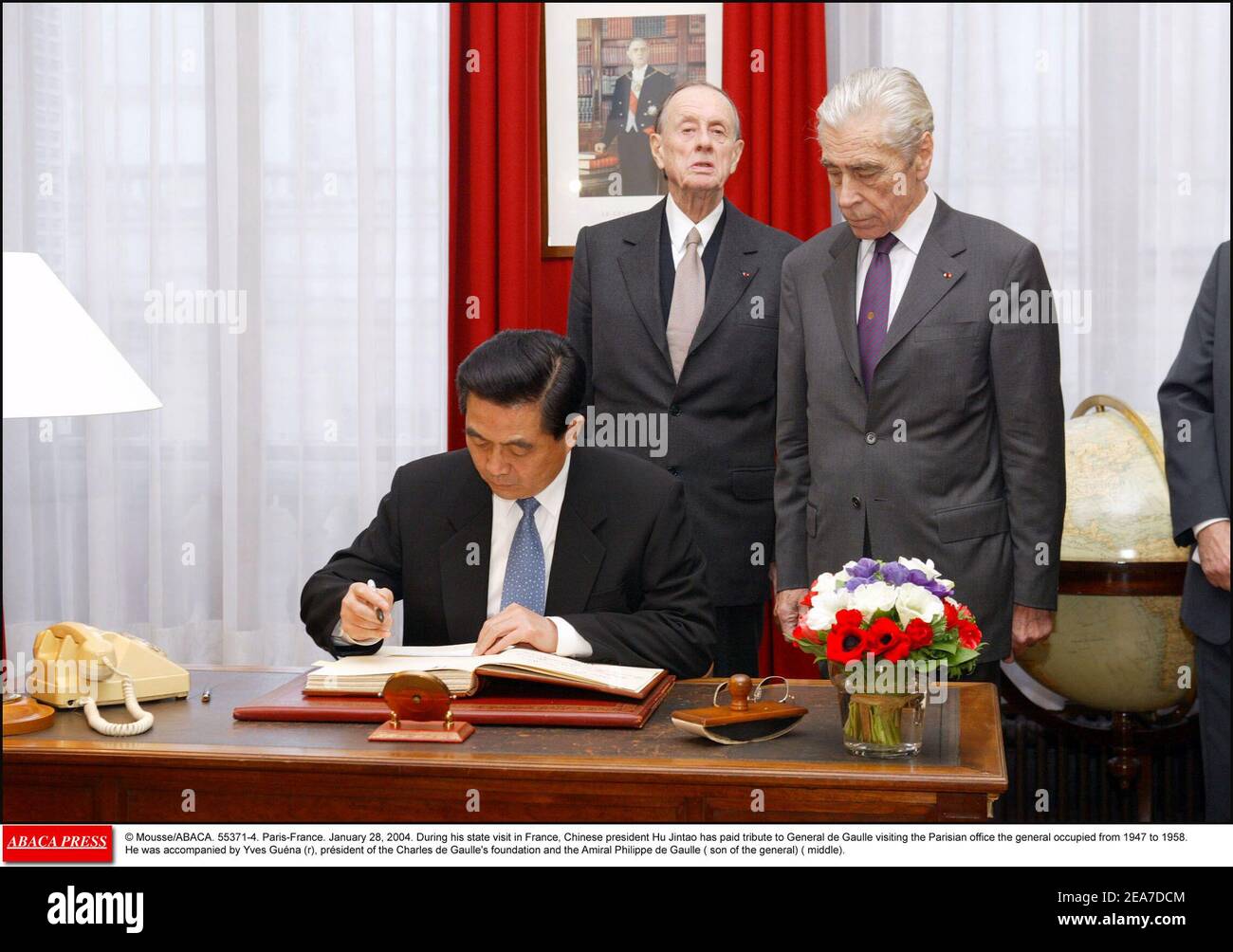 © Mousse/ABACA. 55371-4. Paris-France. January 28, 2004. During his state visit in France ...