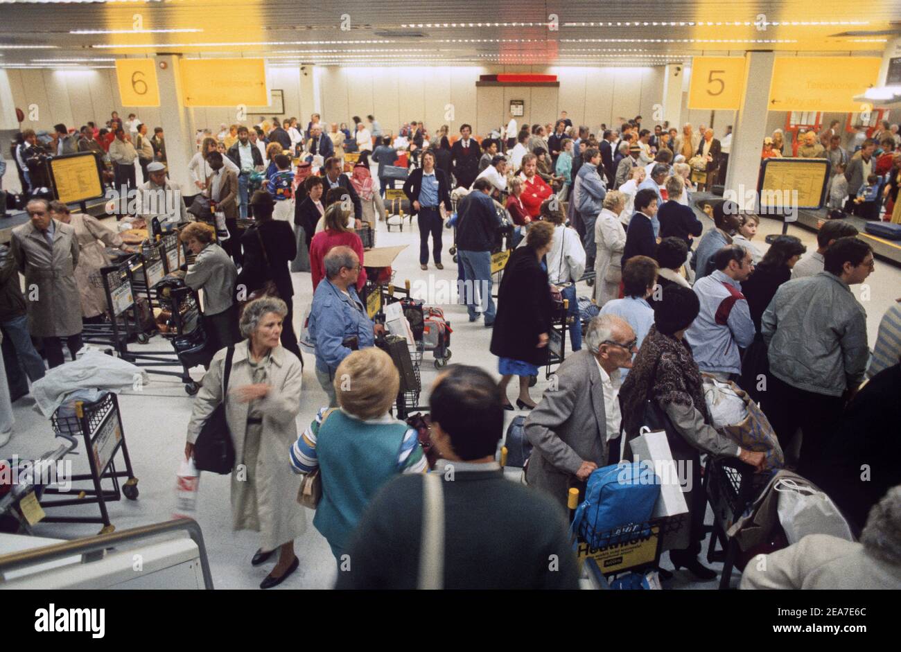 Baggage Hall, Heathrow Airport, 1980s Stock Photo - Alamy