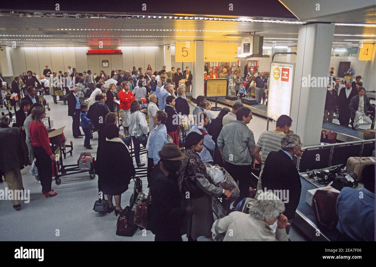Baggage Hall, Heathrow Airport, 1980s Stock Photo - Alamy