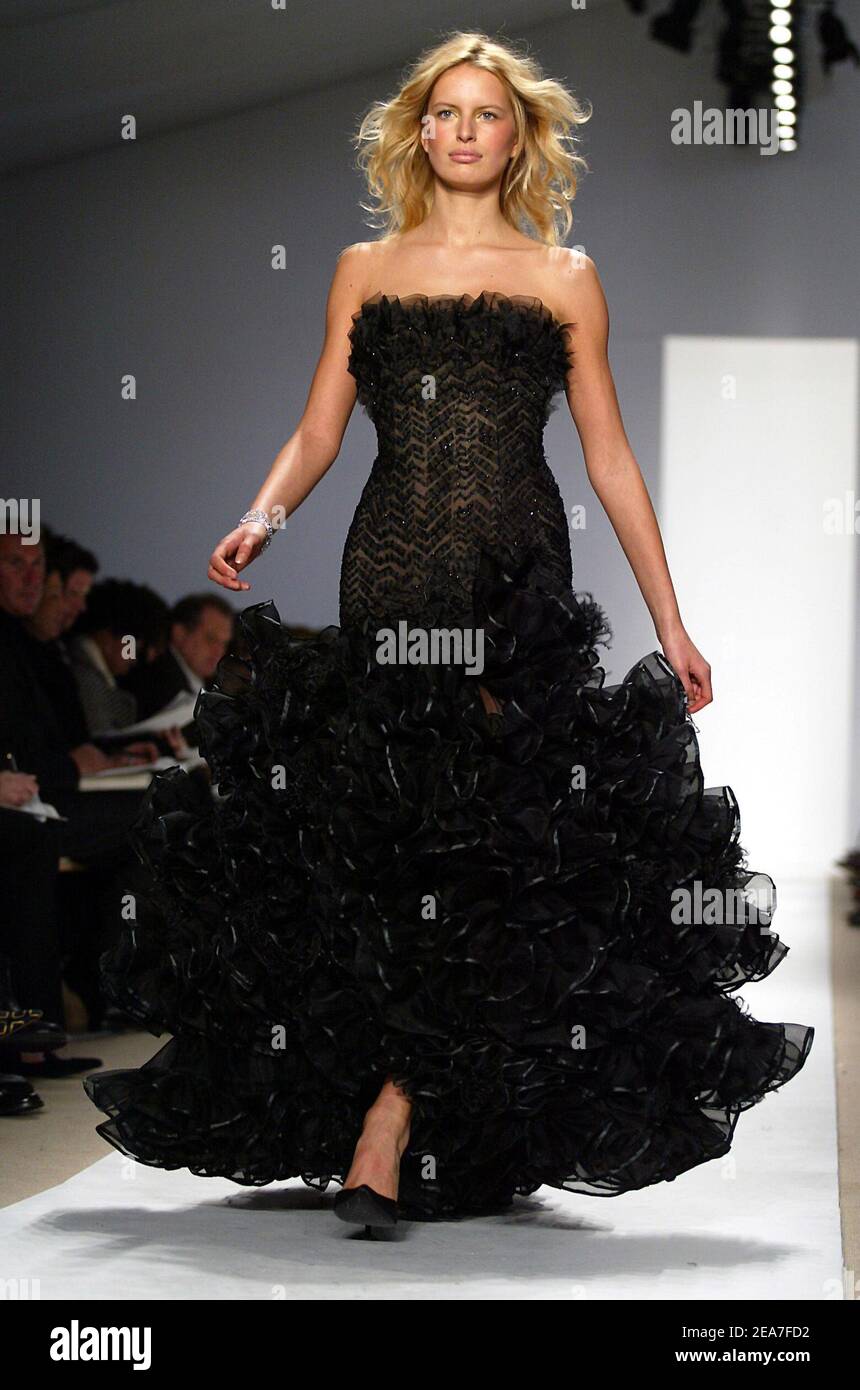 Karolina Kurkova walks the runway in the Oscar de la Renta Fashion Show ...