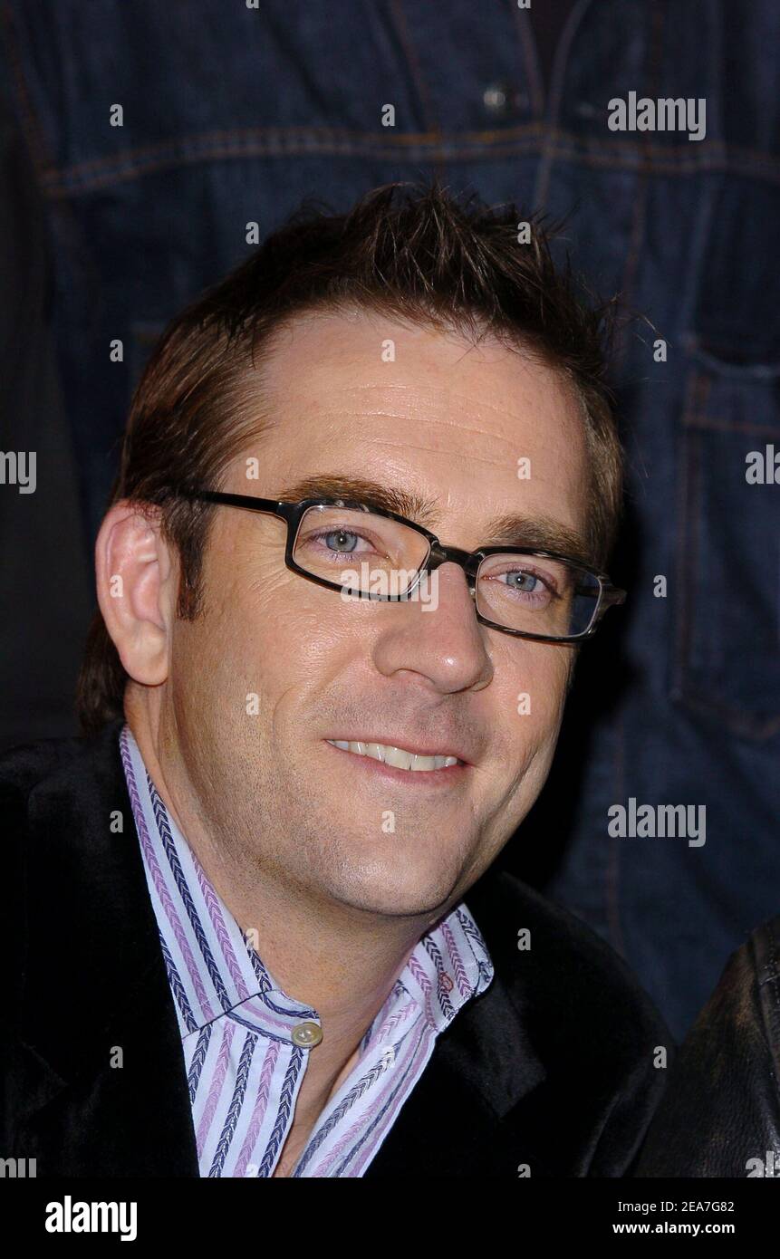 Cast member Ted Allen from TV hit Queer Eye For The Straight Guy signed ...