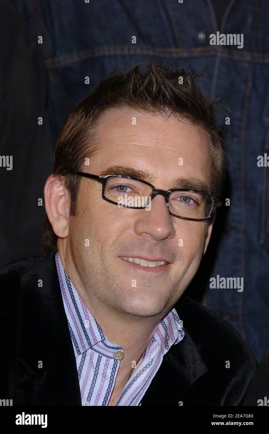 Cast member Ted Allen from TV hit Queer Eye For The Straight Guy signed ...