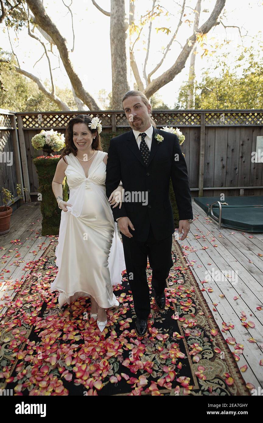 Holly marie combs and david donoho hi-res stock photography and images ...