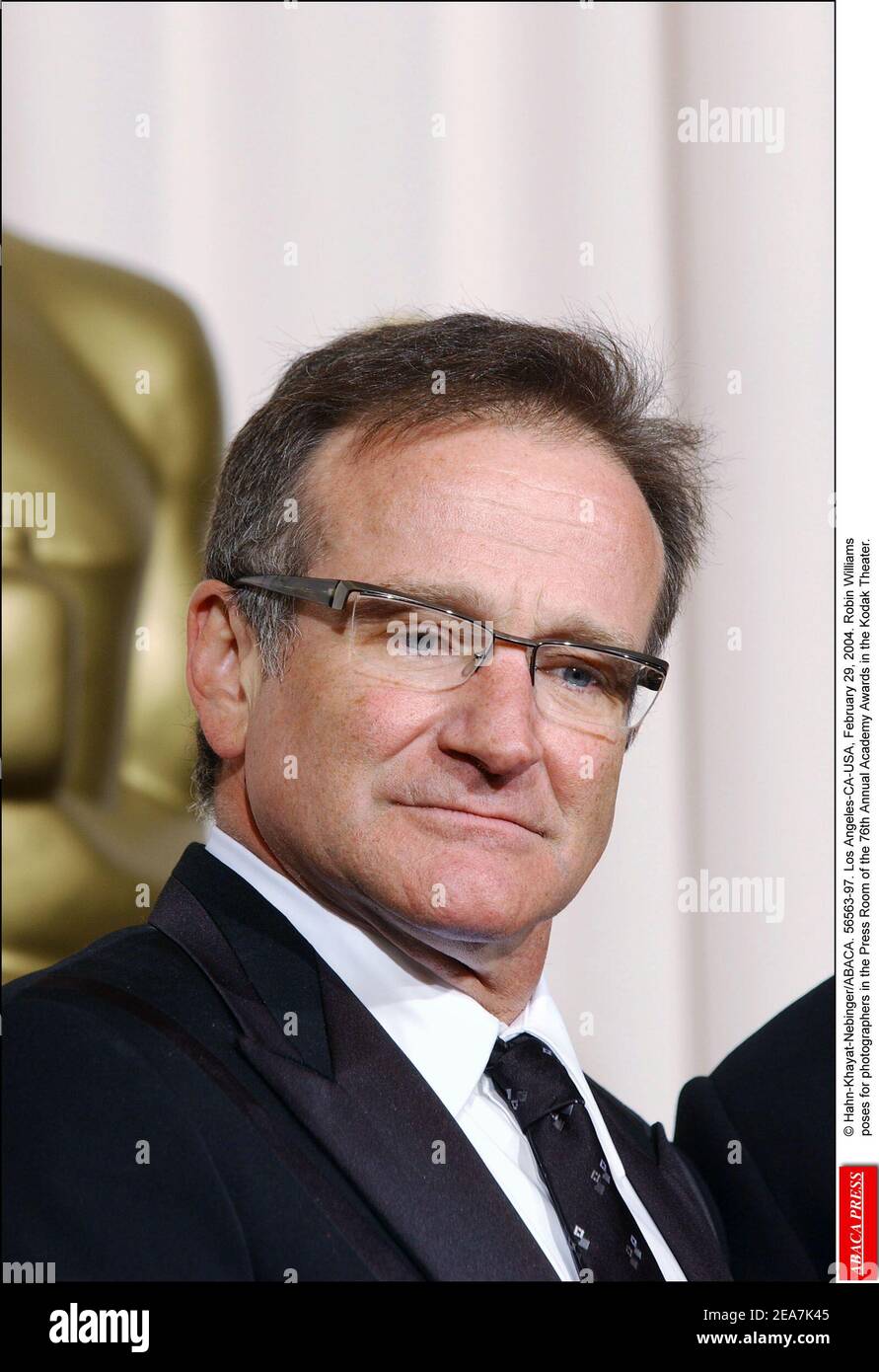 Robin Williams poses for the photographers in the Press Room of the ...